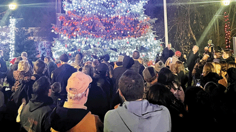 Utica Christmas tree lighting was brighter than ever