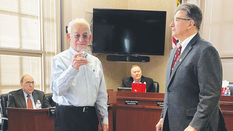 Grosse Pointe Shores City Council honors long-serving member